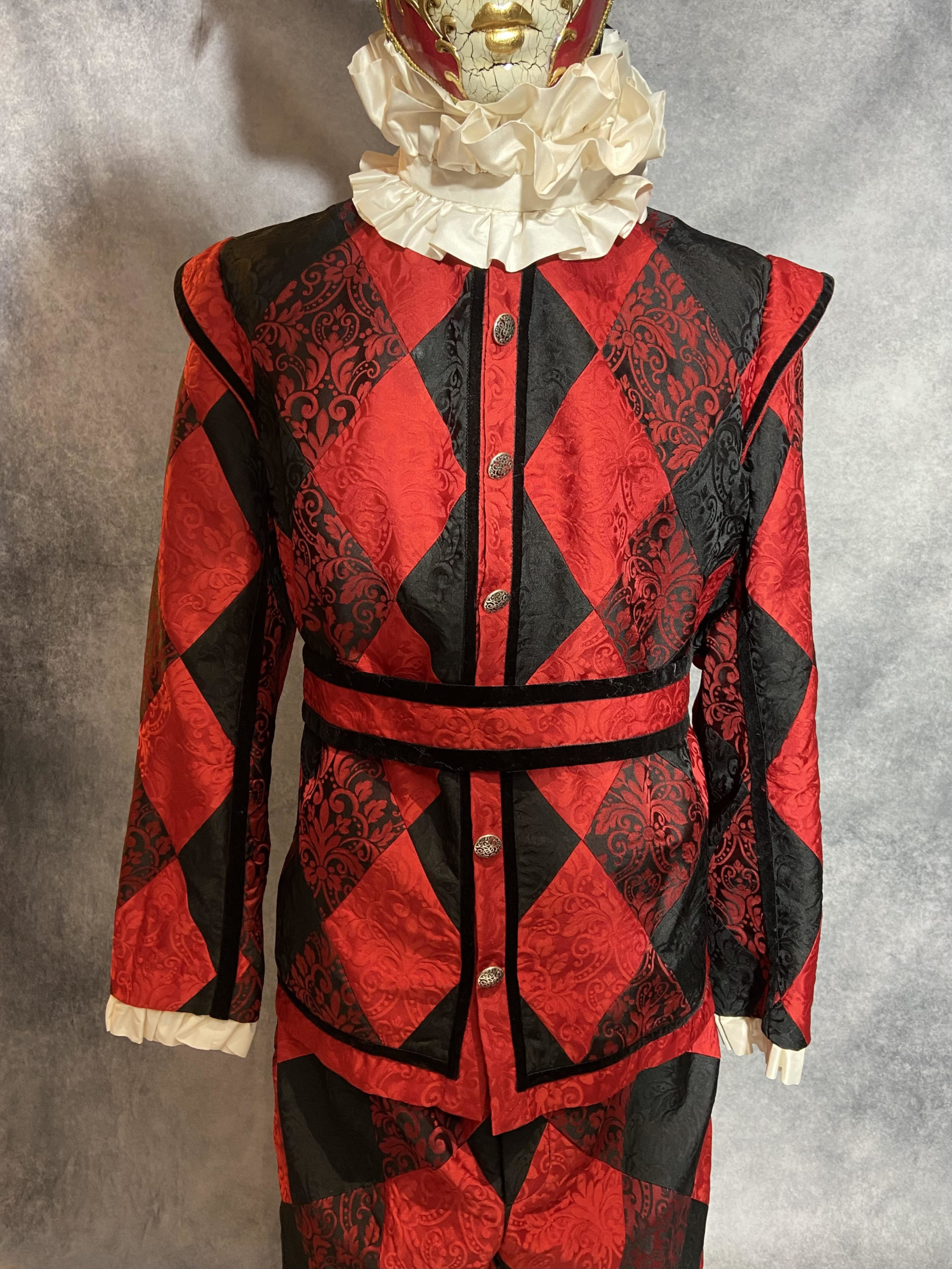 Arlequin rouge et noir Costume Vénitien — Atelier la colombe - vente et ...